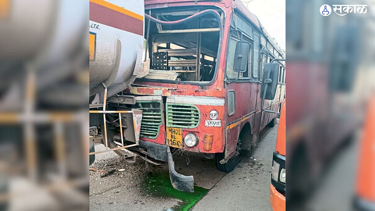 Bus accident : टँकरला धडकली बस, आठ जखमी,कार चालकाने ब्रेक दाबल्याने ...