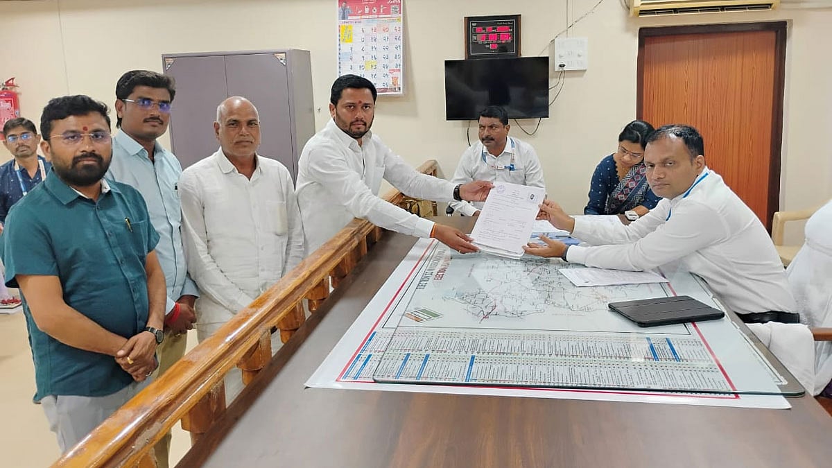 Vasmat Assembly Election : वसमत विधानसभेत महायुतीत बंडखोरी! शिंदे ...