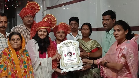 Kedgaon News : १४१ विमान प्रवाशांचे प्राण वाचविणा-या मैत्रेयीचा ...