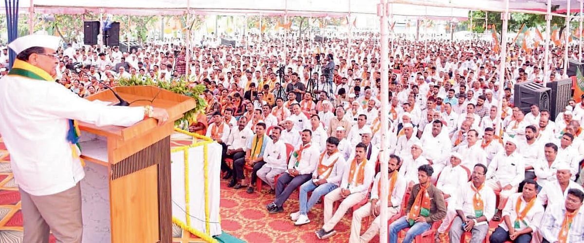 Ahmednagar Assembly Election 2024 : संगमनेरमधील टँकर पहिले बंद करा ...