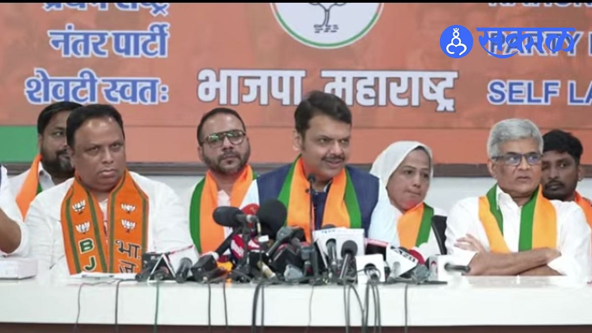 Ravi Raja left Congress and joined BJP | काँग्रेसला सोडून रवी राजा ...