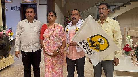 Vikramgad Assembly Election : विक्रमगडमध्ये प्रकाश निकमांची बंडखोरी ...