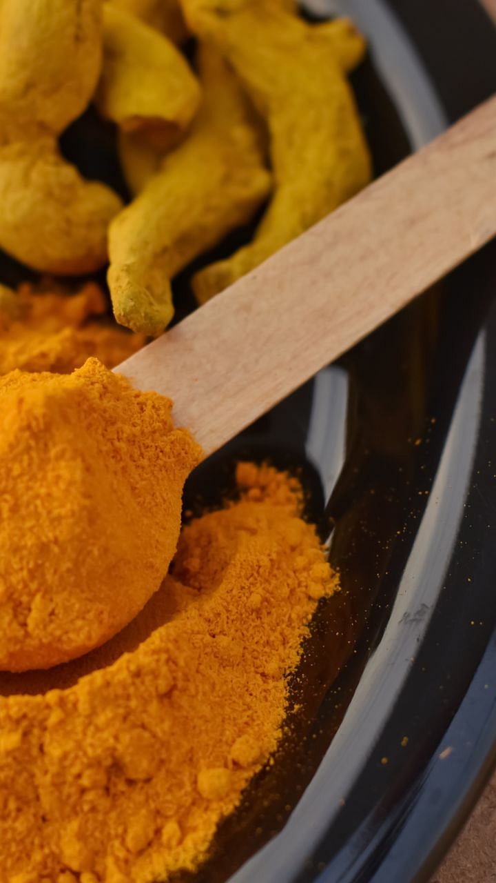 जखमांवर हळदीचा लेप का लावतात? healthy tips turmeric powder on injury on ...