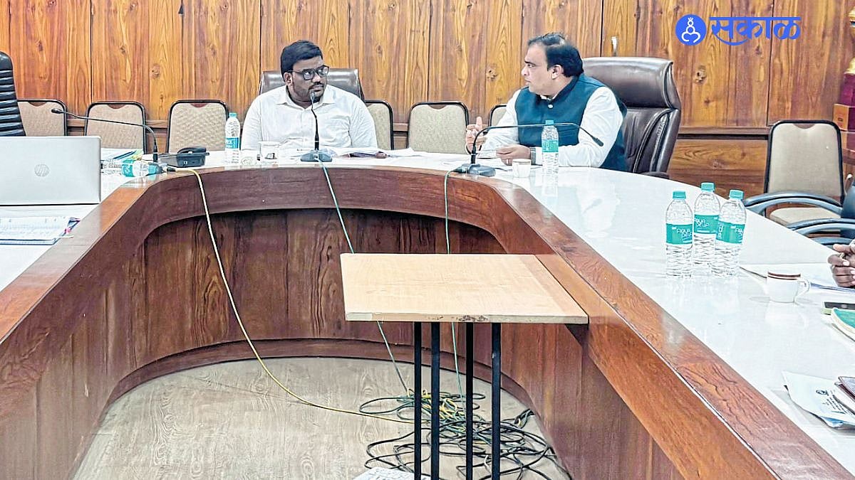 Dr. Raja Dayanidhi : प्रलंबित प्रकरणे निकाली काढा : जिल्हाधिकारी डॉ ...