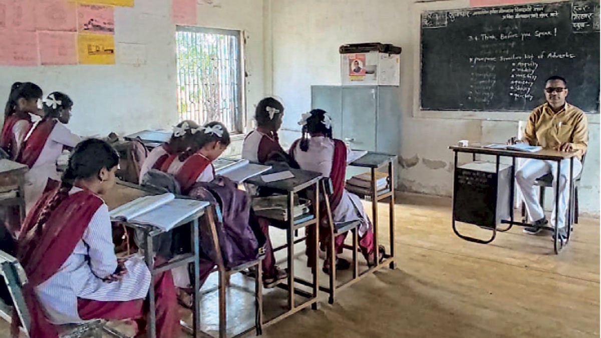 Subhash Jadhav : अपंगत्वावर मात करत ज्ञानदानाचा अखंड यज्ञ; अपघातातून ...