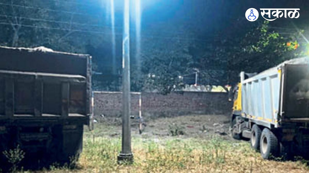 Sand Mafia : माफियाराज! प्रशासन बनले बाहुले; जिल्हाधिकाऱ्यांनी पकडलेला ...