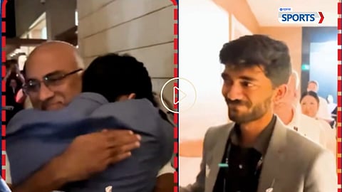 जादू की झप्पी! D Gukesh जगज्जेता बनला, वडिलांची मिठी; इमोशनल Video ...