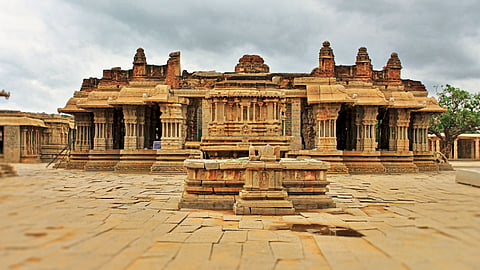 कथा विजय विठ्ठलमंदिराची... story vijay vitthal mandir historical place