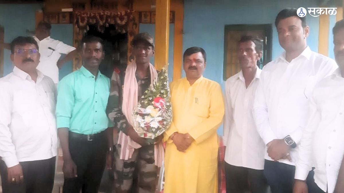 From Savarde Village to Indian Army Mokhada News : सैन्य दलात भरती ...