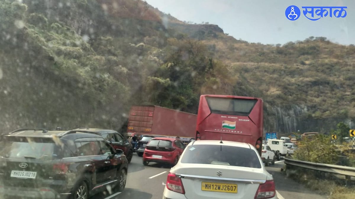 Khambataki Ghat : खंबाटकी घाटात धिम्या गतीने वाहतूक Slow traffic in ...