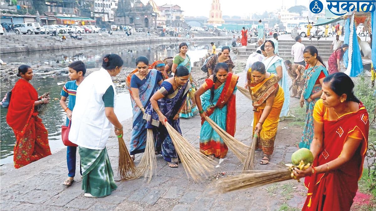 Nashik News : गोदाकाठ, त्र्यंबकेश्वरी 500 सेवेकऱ्यांचे श्रमदान; 149 ...