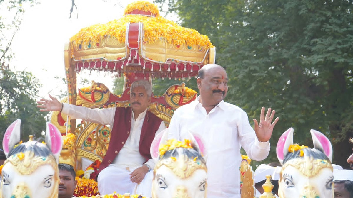 Vihamadava News : केकत जळगांवकरांनी भगवानगडाला दिली १ कोटी ११ लाख ...