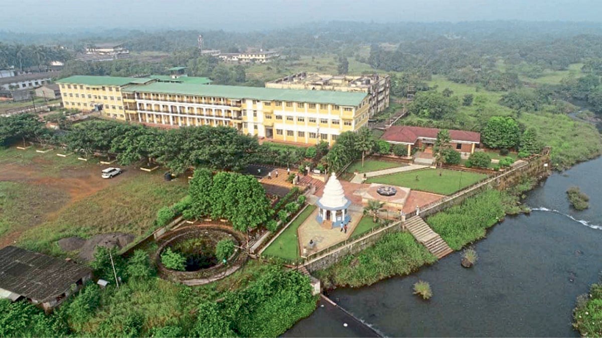 सावर्डे बनलं शिक्षणाचं केंद्र Savarde village Becomes a Beacon of Education