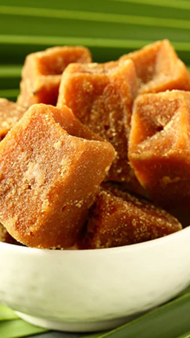 Jaggery Benefits : गुळासोबत 'ही' पांढरी गोष्ट खा, तुम्हाला मिळतील ...