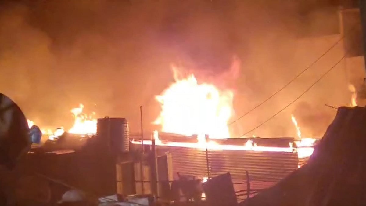 Gas Cylinder Blast : तुळजापूरात गॅस सिलेंडरचे पाच स्फोट! सुदैवाने ...