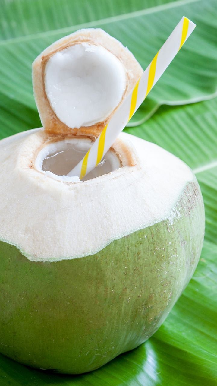 रोज नारळाचे पाणी पिल्याने 'या' समस्या होतात दूर
