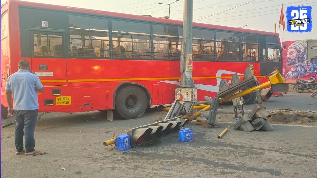 Ausa Accident : ट्रकने बसला टक्कर दिल्याने बस खाली सापडून वृद्ध ...
