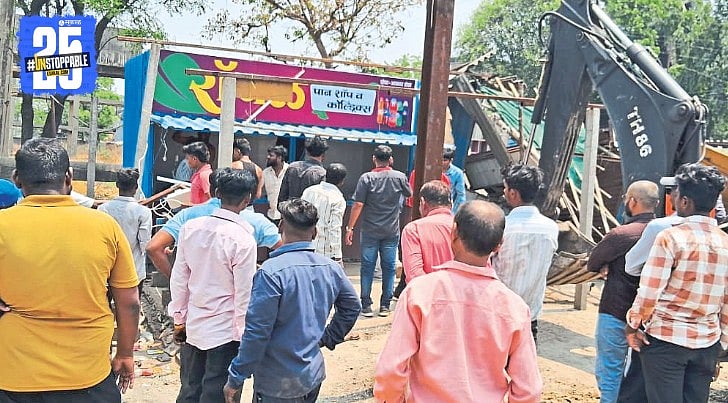 मोठ्या बंदोबस्‍तात कुपवाड, मिरज वसाहतीतील अतिक्रमणे हटवली ...