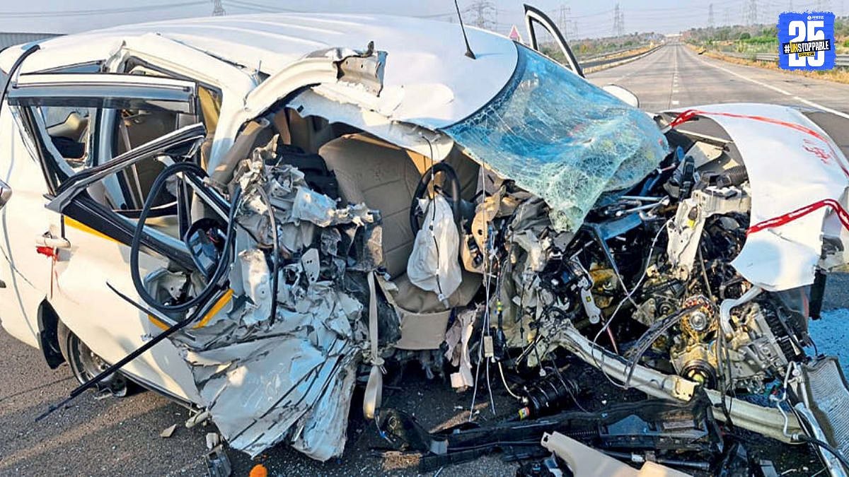 Mehkar Accident : ‘समृद्धी’वर भीषण अपघात; दोन ठार, कार रस्‍त्‍यालगतच् ...
