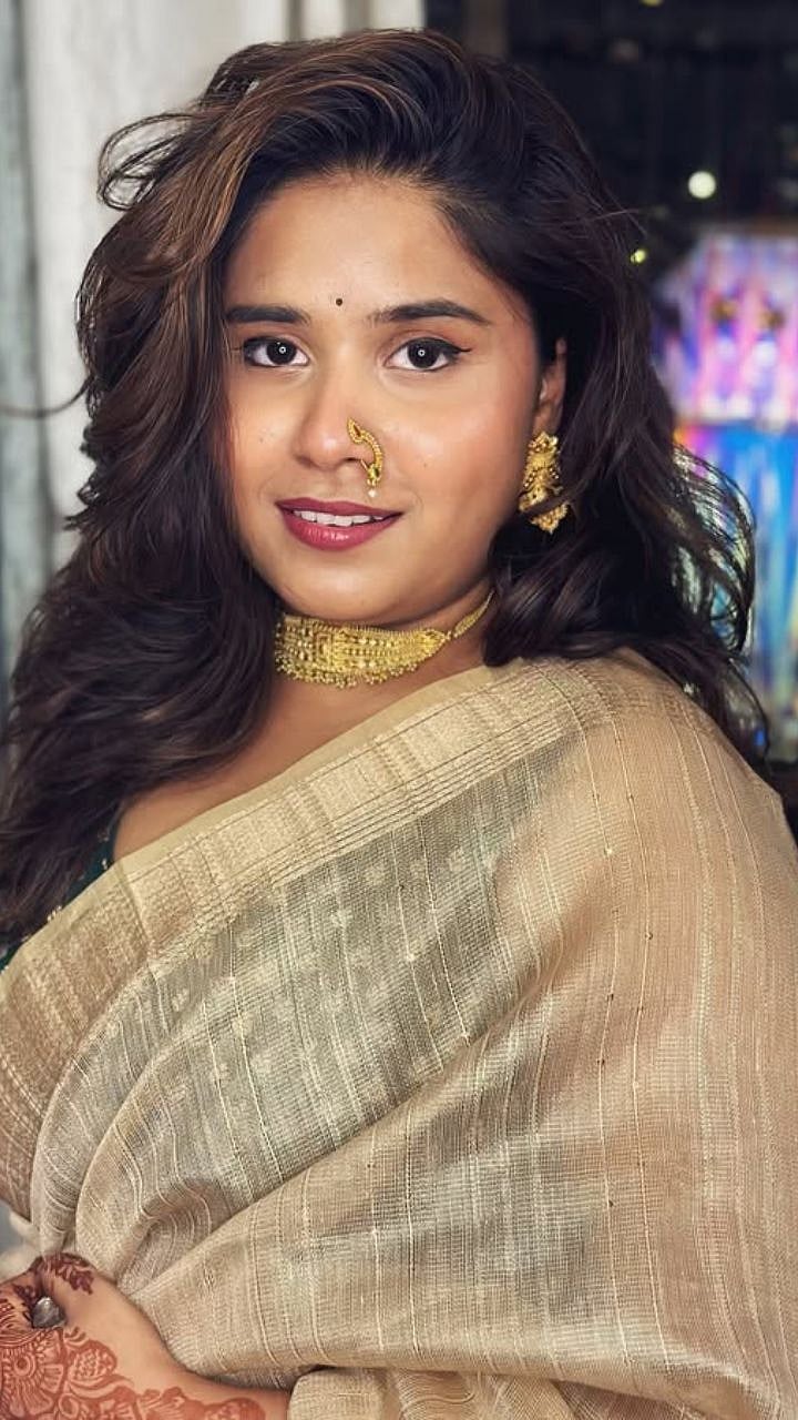 SWANANDI BERDE DAUGHTER OF LAXMIKANT BERDE PURSUING CAREER in acting | लक्ष्मीकांत बेर्डे यांची ...