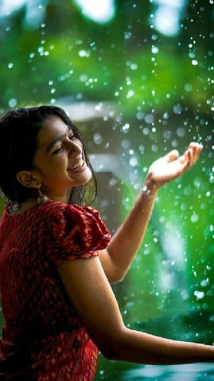 पावसात आंघोळ करणे आरोग्यासाठी चांगले की वाईट ? Rain Bathing Benefits I ...