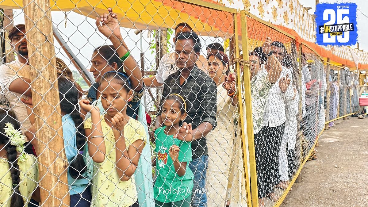 Solapur News: 'श्री विठ्ठल रुक्मिणी दर्शनरांगेला जाळीचे गार्ड'; घुसखोरी ...
