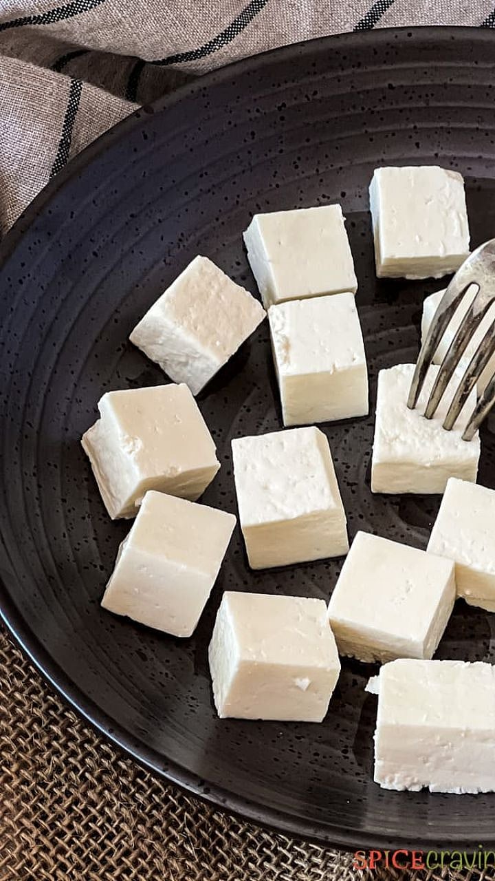 Paneer Eating : हाडांची बळकटी मिळवण्यासाठी रोज थोडं पनीर खा अन् पाहा ...