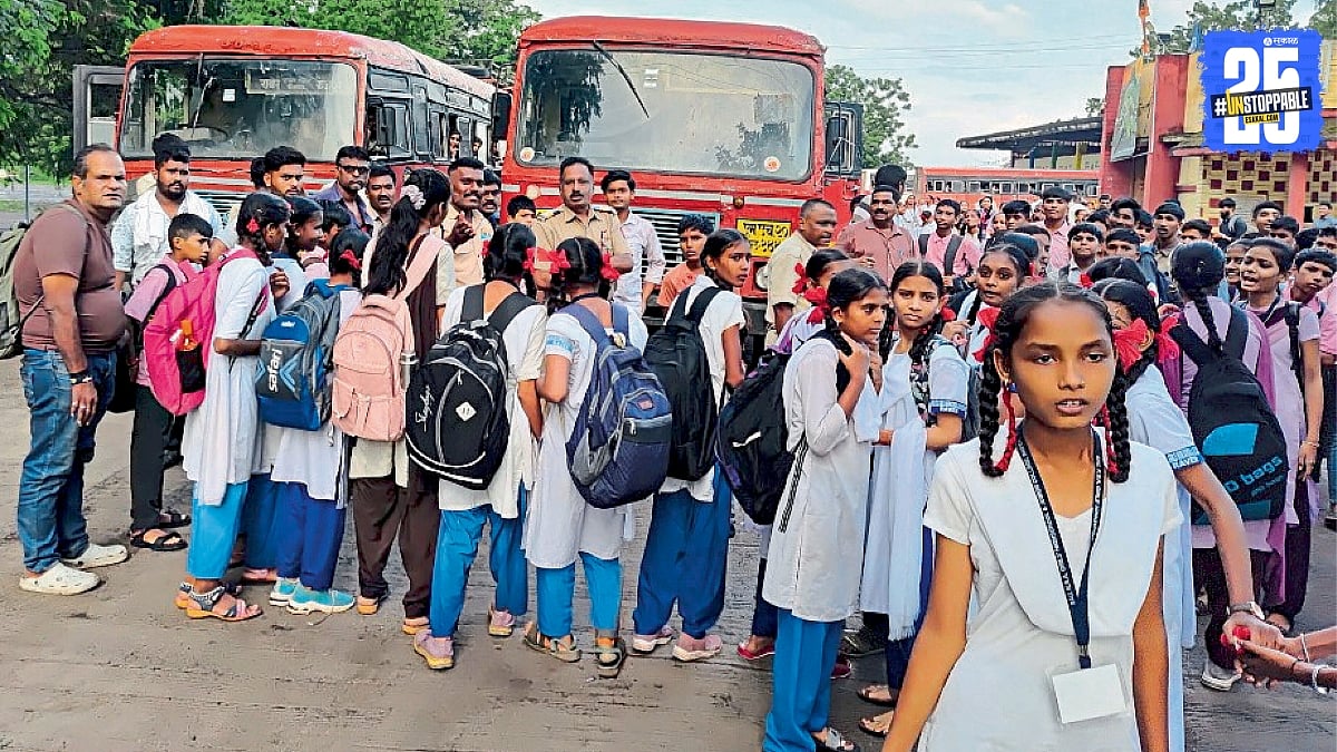 Raver News : तीन तास आधी घरातून निघावं लागतंय! विद्यार्थिनींचं बस रोको ...
