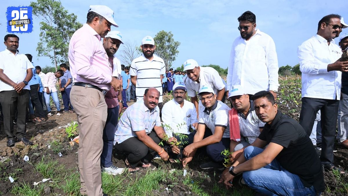 Umarga News : 'हरित धाराशिव' अभियनाअंतर्गत एकाच दिवशी १५ लाख रोपांची ...