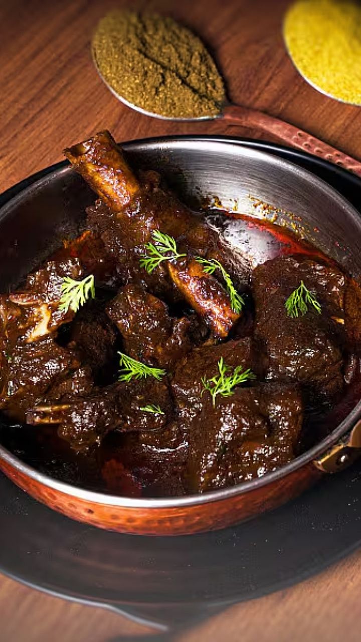 Gatari Special Saoji Mutton: गटारीला हवंय काहीतरी झणझणीत? मग ट्राय करा ...