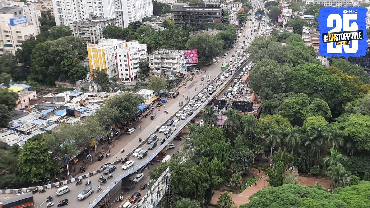 Hadapsar Traffic Jam: अवघडयं...! हडपसरमध्ये तीन किलोमीटर वाहनांची रांग ...