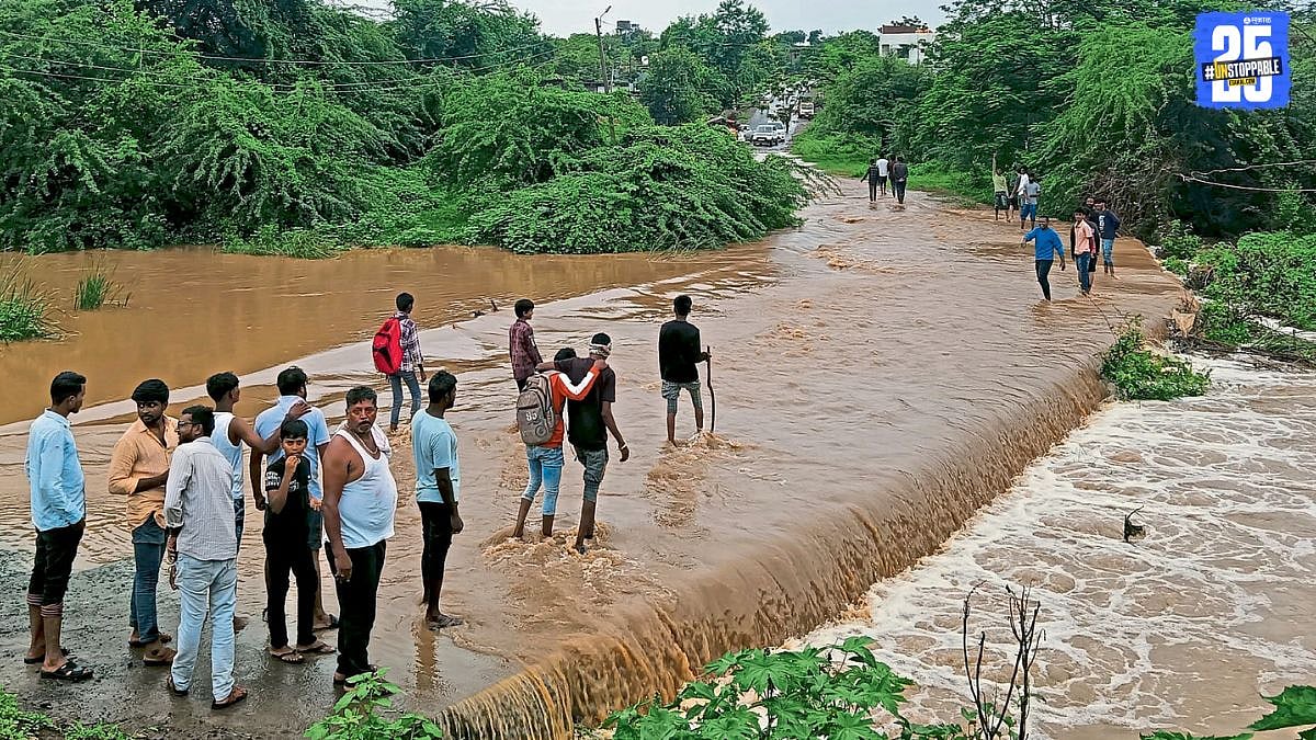 Nanded Bridge Problems : मानसपुरी बाचोटीचा पूल नेहमीच जातो पाण्याखाली ...