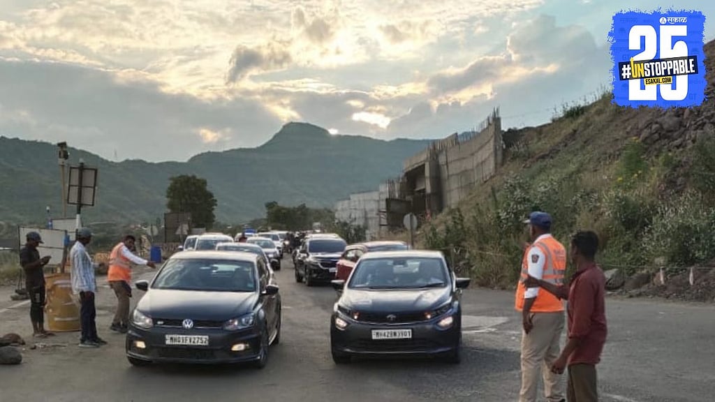 Khambatki Ghat Traffic Jam : खंबाटकी घाटात वाहतुकीची प्रचंड कोंडी ...