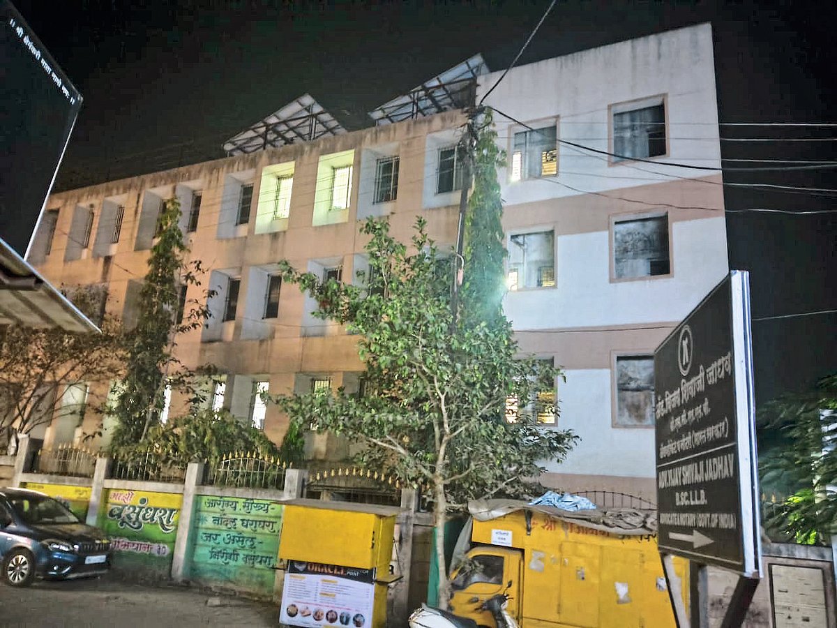 Maval Panchayat's Uninterrupted Lights: A Costly Problem for Residents?