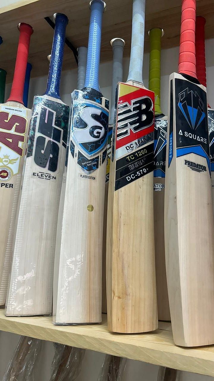 Whose is most expensive cricket bat in world? | जगातील सर्वात महागडी ...
