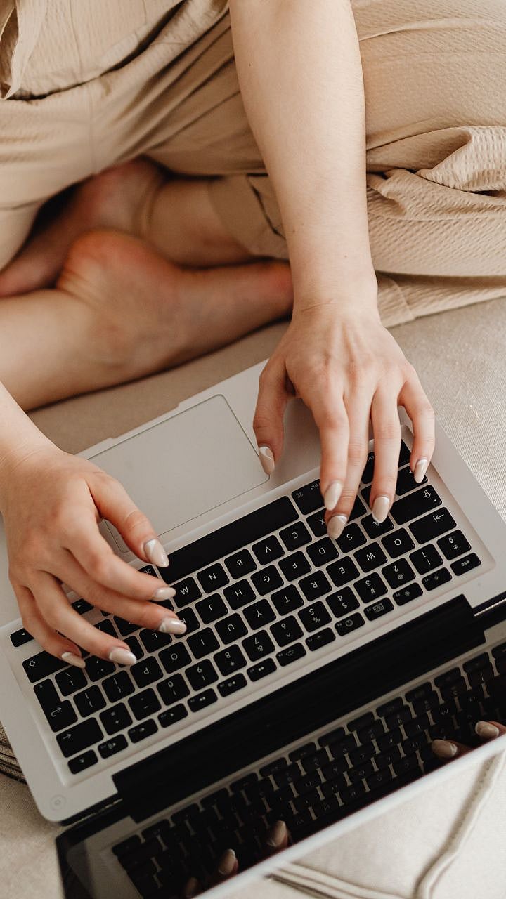 लॅपटॉपचा कीबोर्ड अचानक बंद पडलाय?सर्व्हिस सेंटरला जाण्याआधी हे 5 उपाय ...