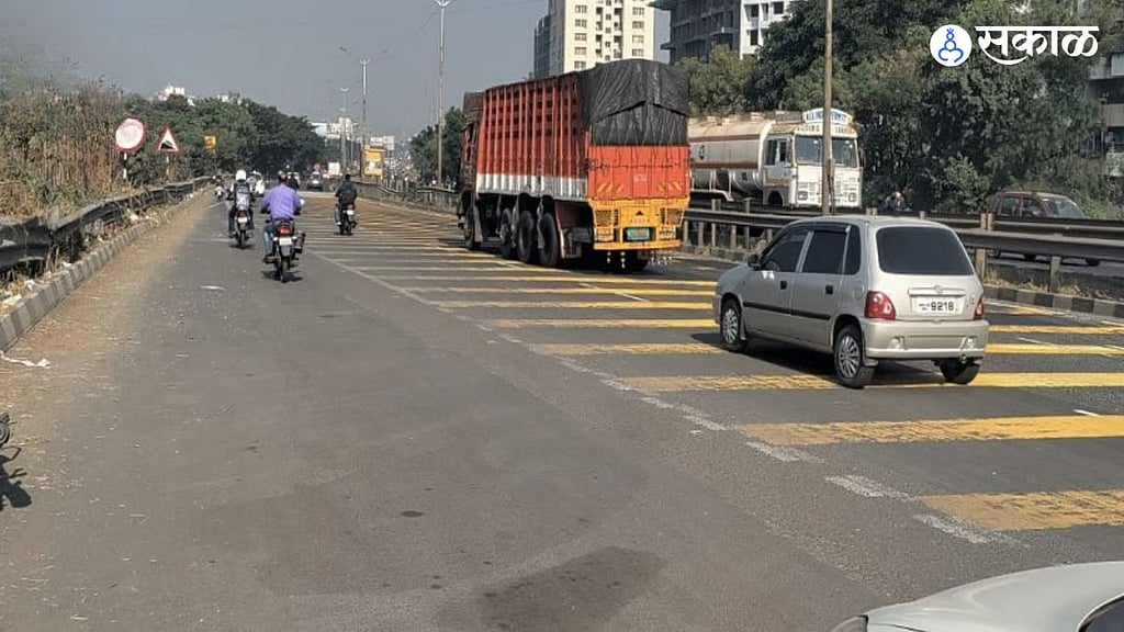 Pune Traffic : नवले पुलावर तीन ते पाच फेब्रुवारीदरम्यान लेन बंद; कात्रज ...