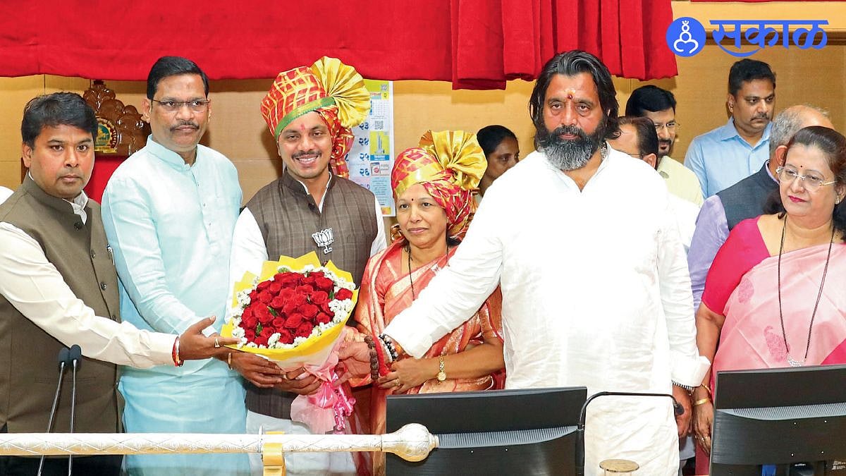 PCMC महापौर भाजपचे रवी लांडगे विराजमान. BJP's Ravi Landge Elected as ...