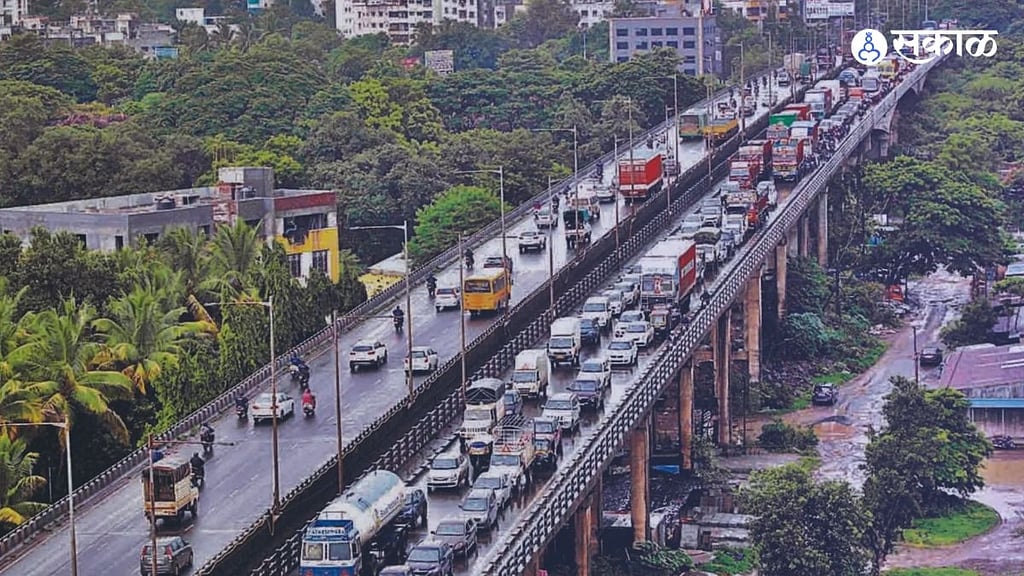 Navale bridge accident: पुण्यात नवले पुलाजवळ पुन्हा अपघात ...