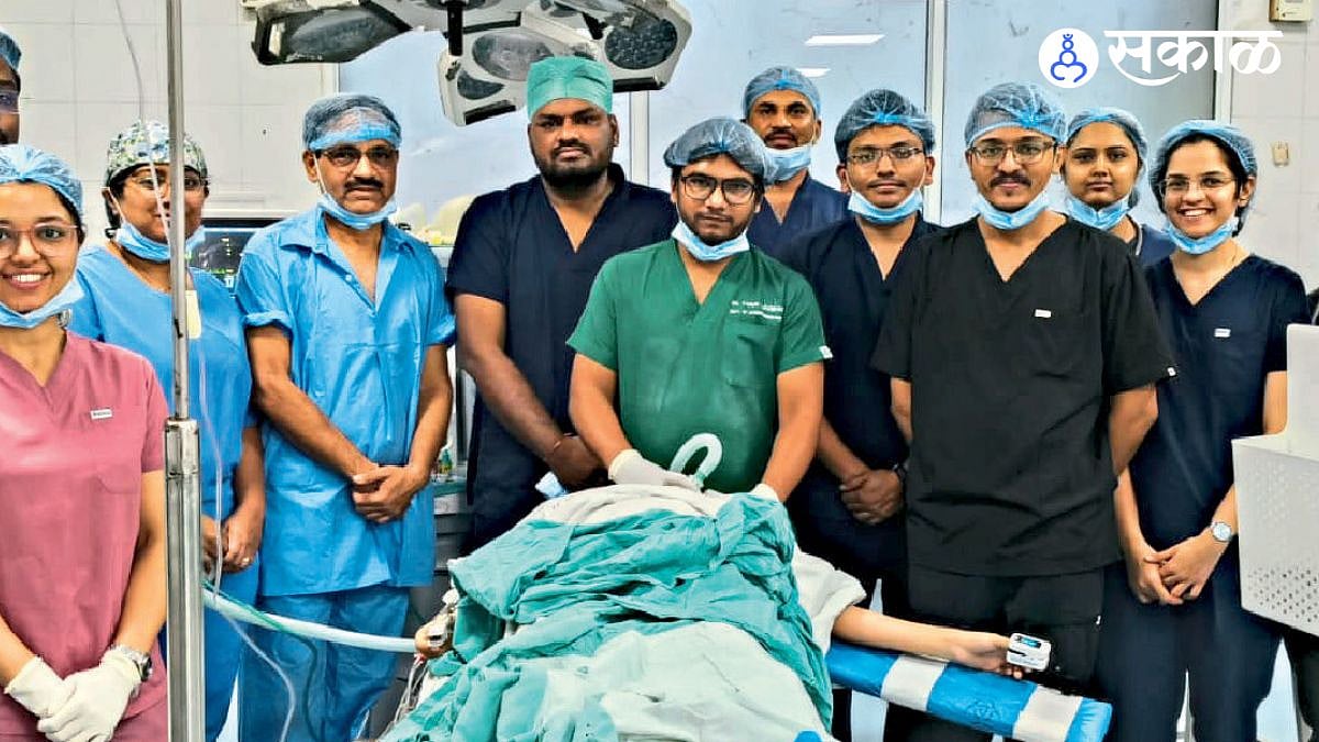 घाटीत श्वासनलिकेतून पिन काढली. Successful Surgery: Doctors remove pin ...