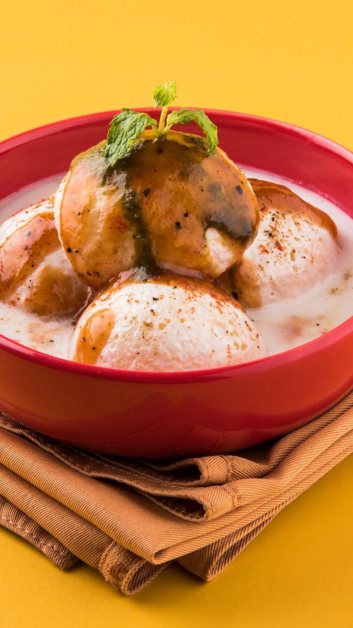 थंडगार अन् चटपटीत दही वडा या पद्धतीने बनवा! |Soft Dahi Vada Secret|Dahi ...
