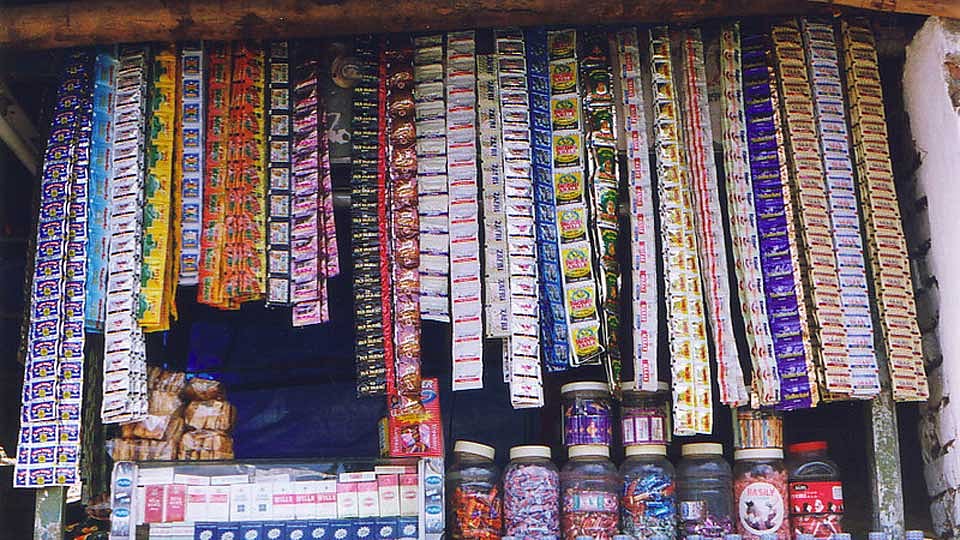 हा निर्णय होत नसल्याने अडीच हजार कुटुंबाची उपासमार