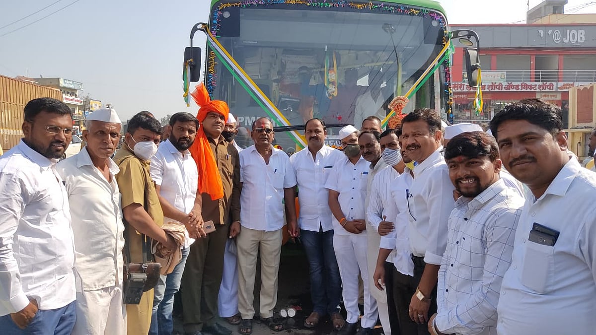 रांजणगाव गणपती येथे नवीन बसचे स्वागत