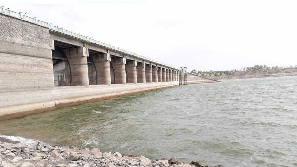 गिरणा धरणात 10 टक्के साठा!
