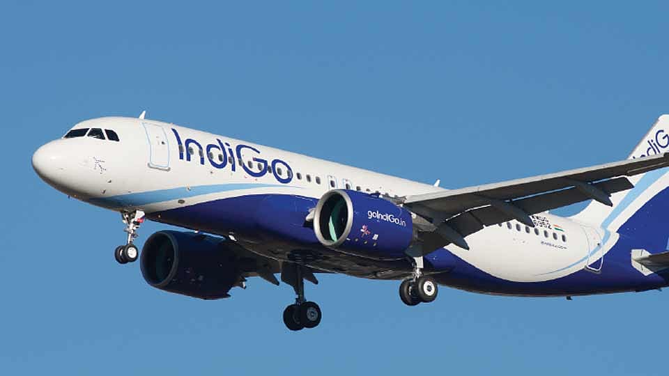 Plane : दोन विमानांचा मोठा अपघात टळला; इंडिगो विमानाचे इंजिन हवेतच बंद ...