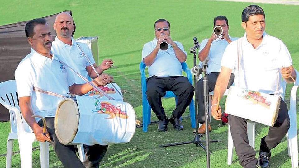 कोकणातील खालू बाजा घुमला दुबईत ...