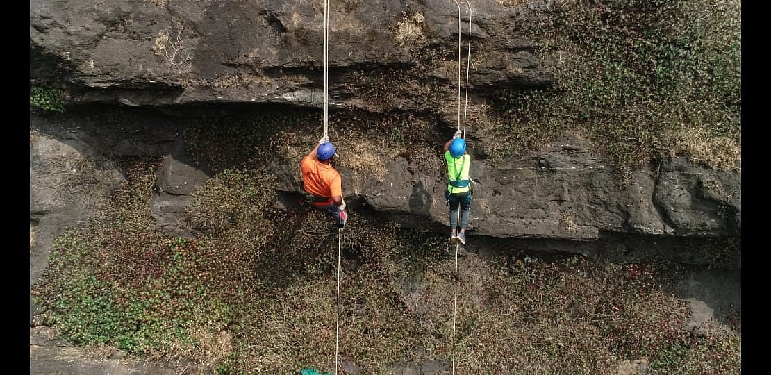 वय अवघे आठ वर्ष, अन् ही रॅपलिंग करत भिडली थेट कोकणकड्याला