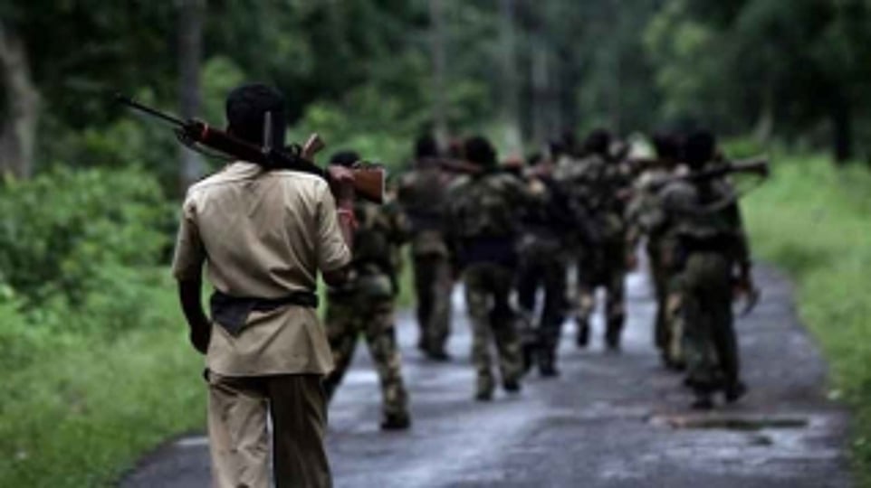 Chhattisgarh Naxal Surrender: सुरक्षा दलाचे मोठे यश, लाखो रुपयांच्या ...