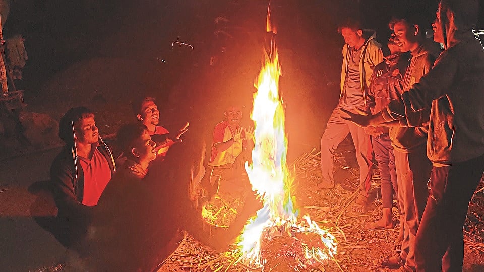 सोनेरी स्वप्नं : वेदनांची शेकोटी