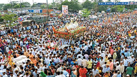 Palkhi Sohala : पालखी सोहळा मार्गावर शंभर मीटरपर्यंत वाहने उभी करण्यास ...